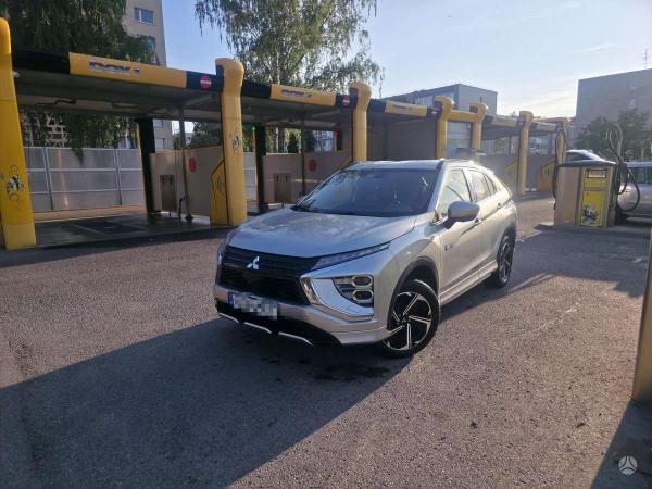 Grey Mitsubishi Eclipse Cross 2023 in Marijampole, with an engine capacity of 2.36 L and mileage of 83 thousand km for 20200 €, photo 2 on AUTOMOTO.COM.LV