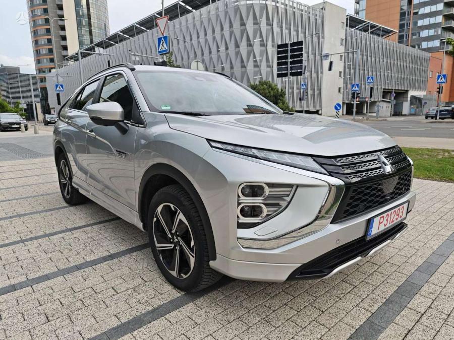 Grey Mitsubishi Eclipse Cross 2024 in Vilnius, with an engine capacity of 2.36 L and mileage of 83 thousand km for 21600 €, photo 1 on AUTOMOTO.COM.LV