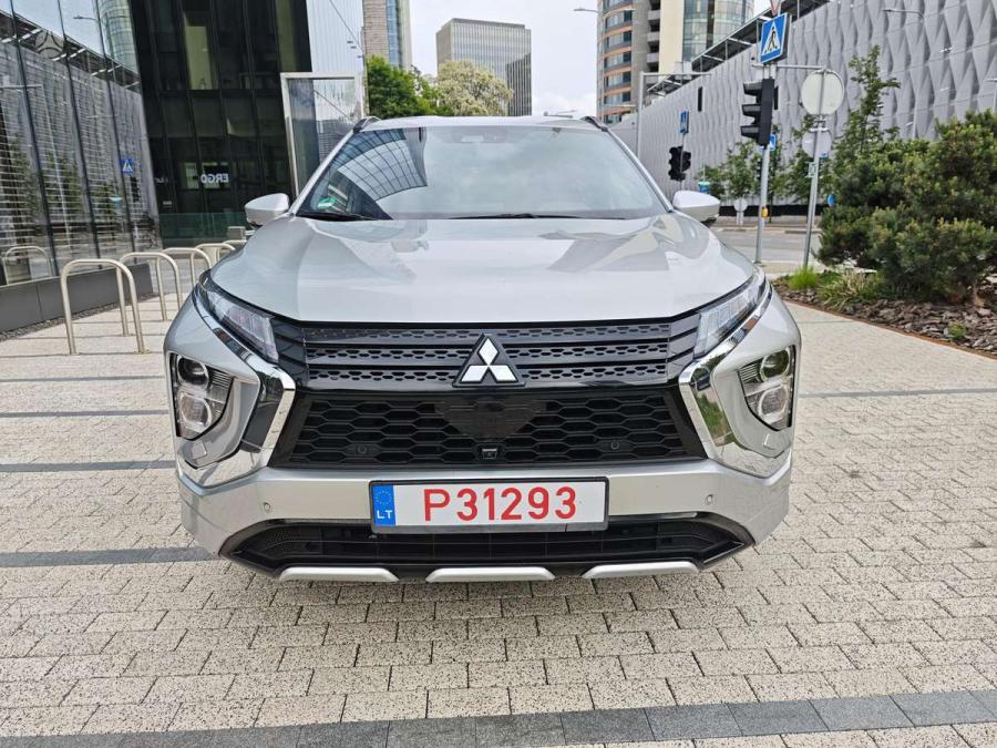 Grey Mitsubishi Eclipse Cross 2024 in Vilnius, with an engine capacity of 2.36 L and mileage of 83 thousand km for 21600 €, photo 3 on AUTOMOTO.COM.LV