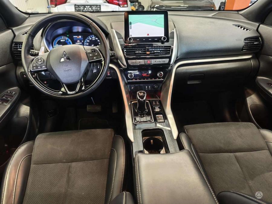 Grey Mitsubishi Eclipse Cross 2024 in Vilnius, with an engine capacity of 2.36 L and mileage of 83 thousand km for 21600 €, photo 18 on AUTOMOTO.COM.LV