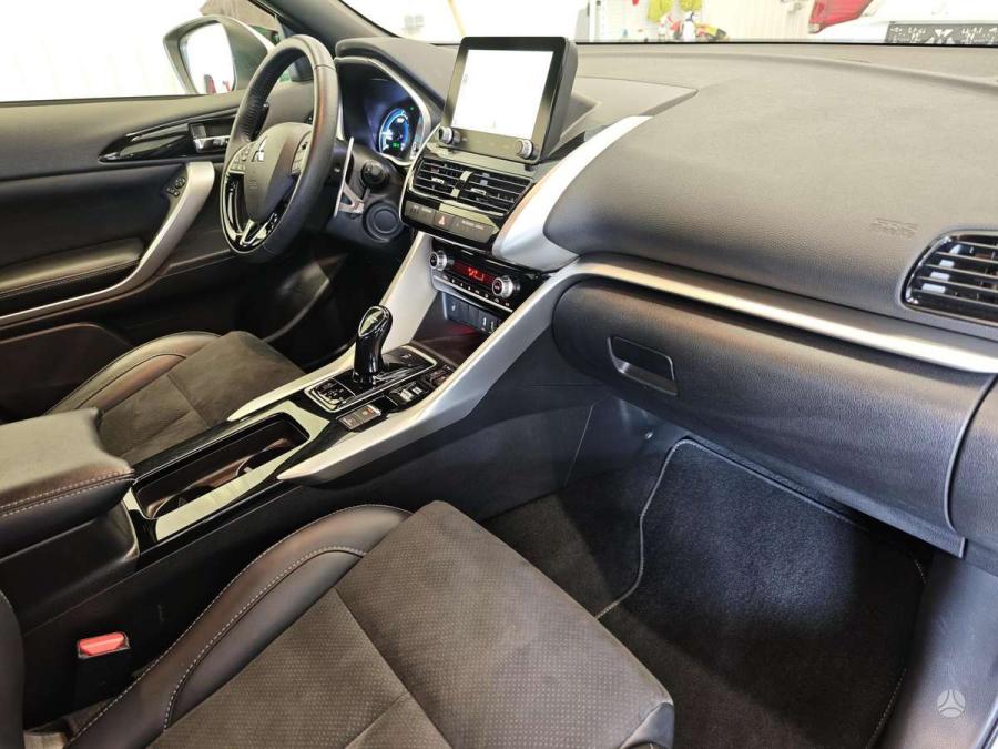 Grey Mitsubishi Eclipse Cross 2024 in Vilnius, with an engine capacity of 2.36 L and mileage of 83 thousand km for 21600 €, photo 19 on AUTOMOTO.COM.LV