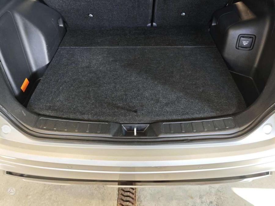 Grey Mitsubishi Eclipse Cross 2024 in Vilnius, with an engine capacity of 2.36 L and mileage of 83 thousand km for 21600 €, photo 40 on AUTOMOTO.COM.LV