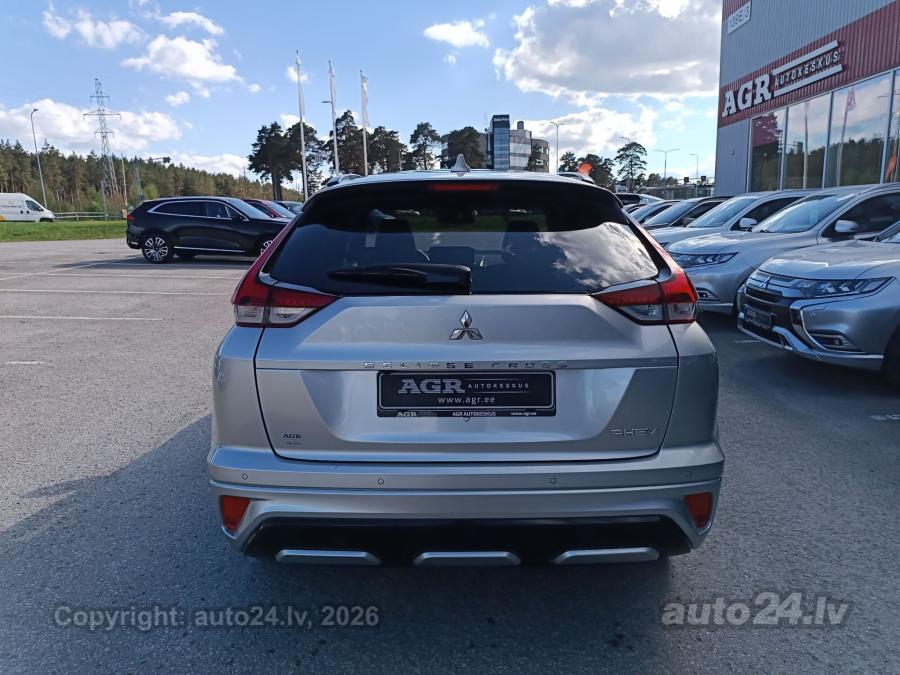 Grey Mitsubishi Eclipse Cross 2022 in Tallinn, with an engine capacity of 2.40 L and mileage of 96 thousand km for 25990 €, photo 5 on AUTOMOTO.COM.LV