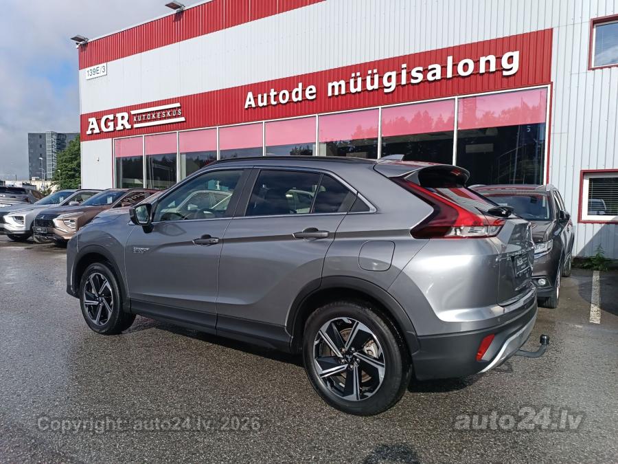 Pelēks Mitsubishi Eclipse Cross 2022 Tallina, ar dzinēja tilpumu 2.40 L un nobraukumu 59 tūkst. km par 23890 €, foto 3 vietnē AUTOMOTO.COM.LV
