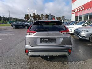 Pelēks Mitsubishi Eclipse Cross 2022 Tallina, ar dzinēja tilpumu 2.40 L un nobraukumu 59 tūkst. km par 23890 €, foto 5 vietnē AUTOMOTO.COM.LV