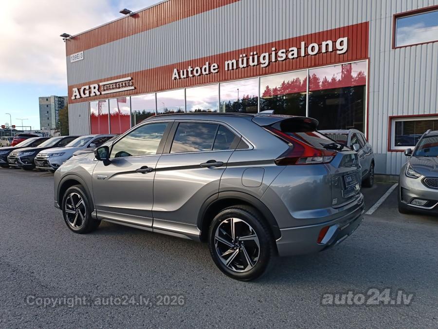 Grey Mitsubishi Eclipse Cross 2022 in Tallinn, with an engine capacity of 2.40 L and mileage of 45 thousand km for 25990 €, photo 3 on AUTOMOTO.COM.LV