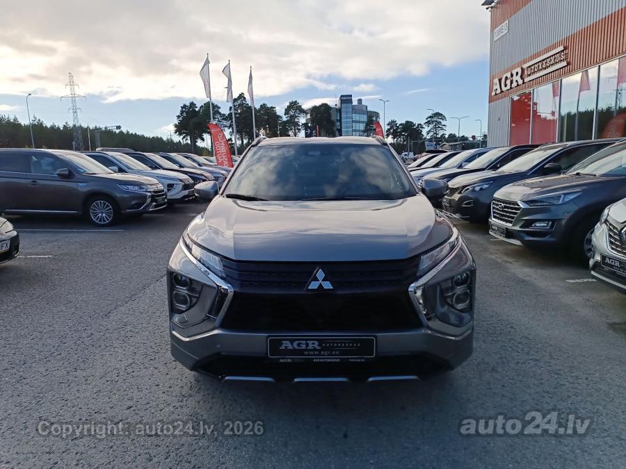 Grey Mitsubishi Eclipse Cross 2022 in Tallinn, with an engine capacity of 2.40 L and mileage of 45 thousand km for 25990 €, photo 4 on AUTOMOTO.COM.LV