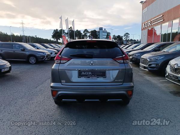 Grey Mitsubishi Eclipse Cross 2022 in Tallinn, with an engine capacity of 2.40 L and mileage of 45 thousand km for 25990 €, photo 4 on AUTOMOTO.COM.LV