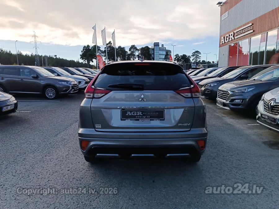 Grey Mitsubishi Eclipse Cross 2022 in Tallinn, with an engine capacity of 2.40 L and mileage of 45 thousand km for 25990 €, photo 5 on AUTOMOTO.COM.LV