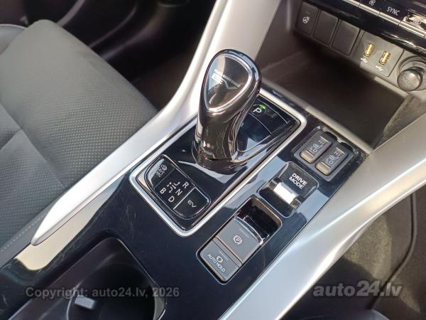 Grey Mitsubishi Eclipse Cross 2022 in Tallinn, with an engine capacity of 2.40 L and mileage of 45 thousand km for 25990 €, photo 6 on AUTOMOTO.COM.LV