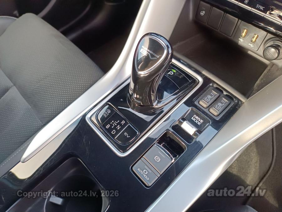 Grey Mitsubishi Eclipse Cross 2022 in Tallinn, with an engine capacity of 2.40 L and mileage of 45 thousand km for 25990 €, photo 7 on AUTOMOTO.COM.LV
