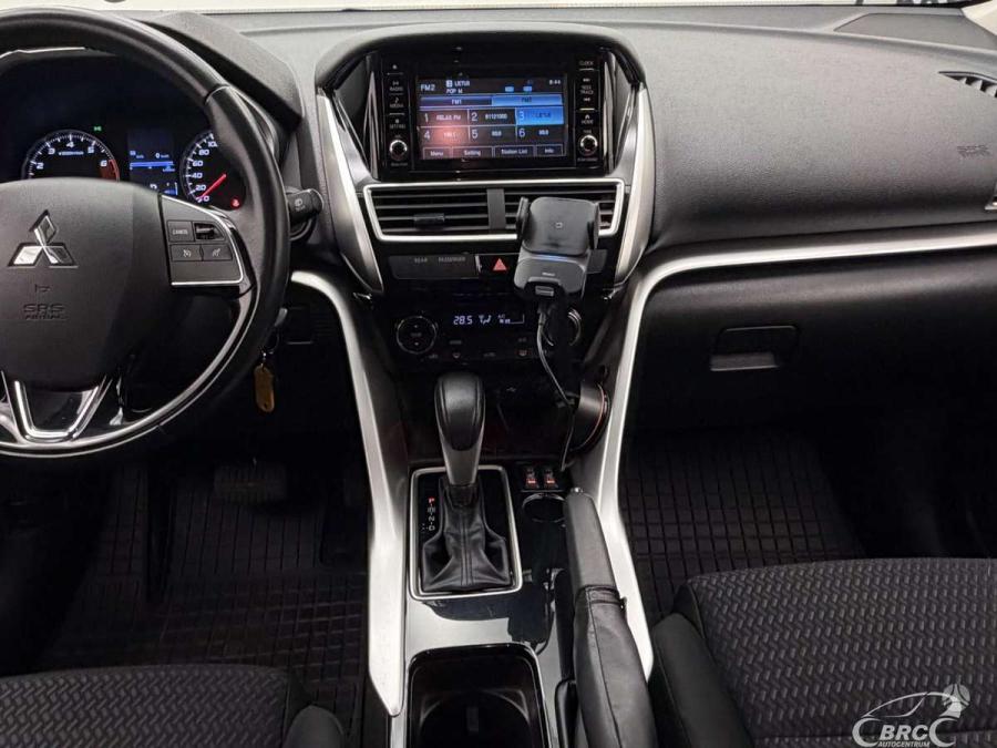 Red Mitsubishi Eclipse Cross 2018 in Vilnius, with an engine capacity of 1.50 L and mileage of 122 thousand km for 14500 €, photo 15 on AUTOMOTO.COM.LV