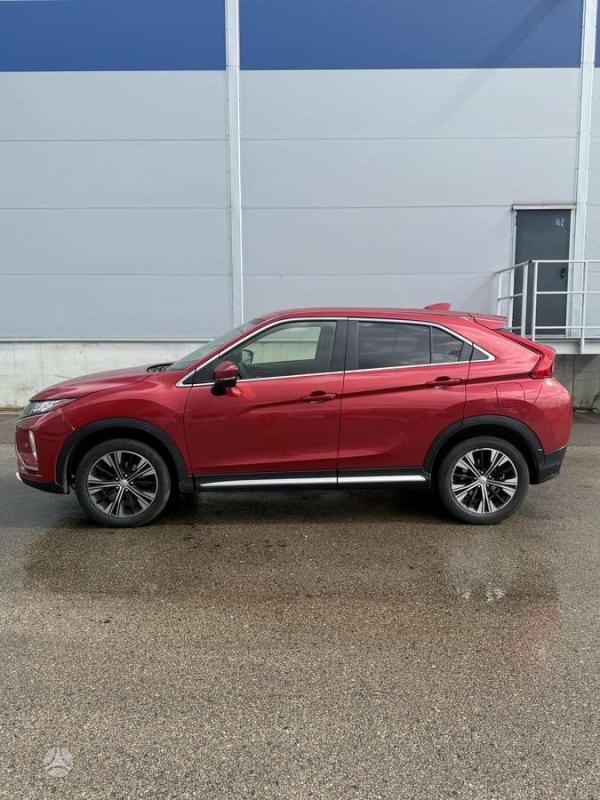 Red Mitsubishi Eclipse Cross 2018 in Kaunas, with an engine capacity of 1.50 L and mileage of 92 thousand km for 13700 €, photo 5 on AUTOMOTO.COM.LV