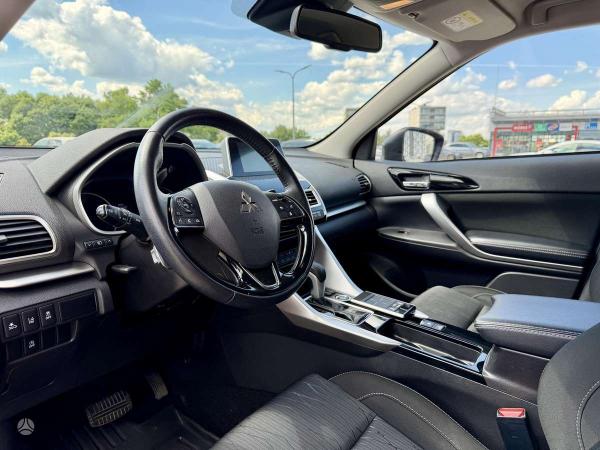 Red Mitsubishi Eclipse Cross 2020 in Vilnius, with an engine capacity of 2.27 L and mileage of 124 thousand km for 19999 €, photo 9 on AUTOMOTO.COM.LV