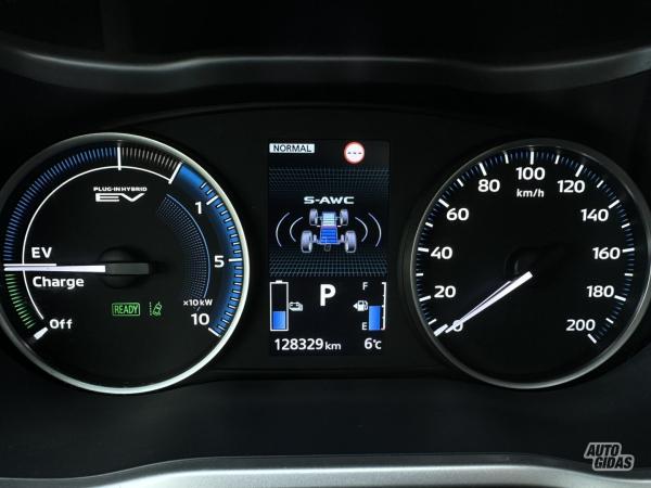 Red Mitsubishi Eclipse Cross 2022 in Avizieniai, with an engine capacity of 2.40 L and mileage of 128 thousand km for 20750 €, photo 7 on AUTOMOTO.COM.LV