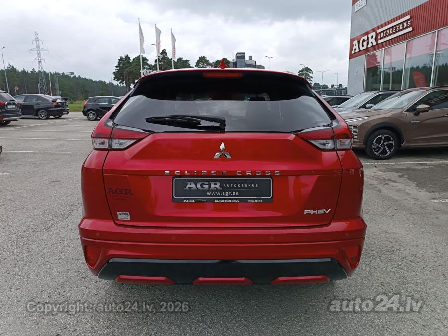 Sarkans Mitsubishi Eclipse Cross 2021 Tallina, ar dzinēja tilpumu 2.40 L un nobraukumu 31 tūkst. km par 24990 €, foto 5 vietnē AUTOMOTO.COM.LV