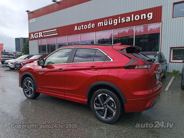 Sarkans Mitsubishi Eclipse Cross 2023 Tallina, ar dzinēja tilpumu 2.40 L un nobraukumu 26 tūkst. km par 28890 €, foto 3 vietnē AUTOMOTO.COM.LV