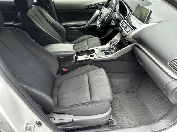 Balts Mitsubishi Eclipse Cross 2018 Avižieniai, ar dzinēja tilpumu 1.50 L un nobraukumu 154 tūkst. km par 14750 €, foto 4 vietnē AUTOMOTO.COM.LV