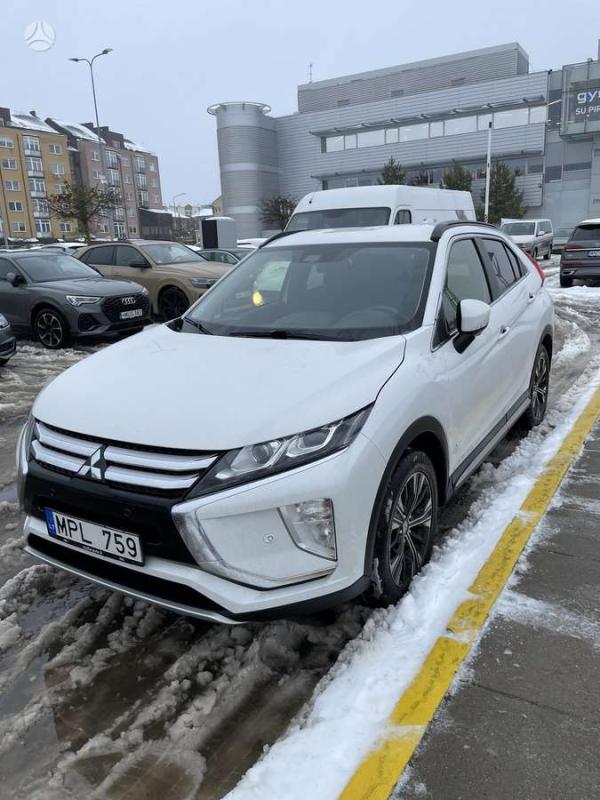 Balts Mitsubishi Eclipse Cross 2018 Viļņa, ar dzinēja tilpumu 1.50 L un nobraukumu 135 tūkst. km par 15200 €, foto 2 vietnē AUTOMOTO.COM.LV