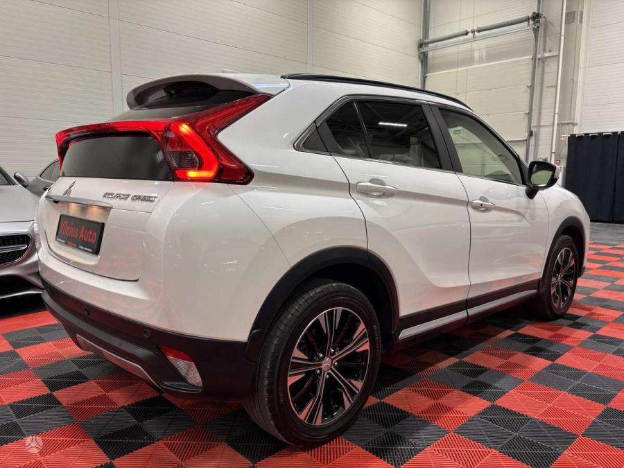 Balts Mitsubishi Eclipse Cross 2018 Viļņa, ar dzinēja tilpumu 1.50 L un nobraukumu 136 tūkst. km par 16499 €, foto 5 vietnē AUTOMOTO.COM.LV