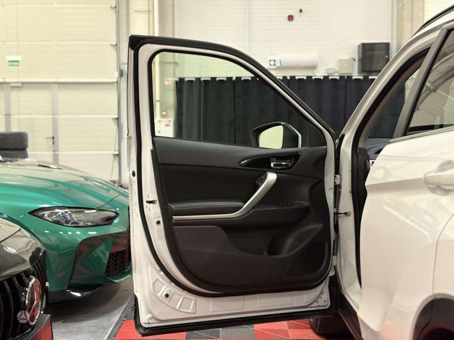 Balts Mitsubishi Eclipse Cross 2018 Viļņa, ar dzinēja tilpumu 1.50 L un nobraukumu 136 tūkst. km par 16499 €, foto 13 vietnē AUTOMOTO.COM.LV