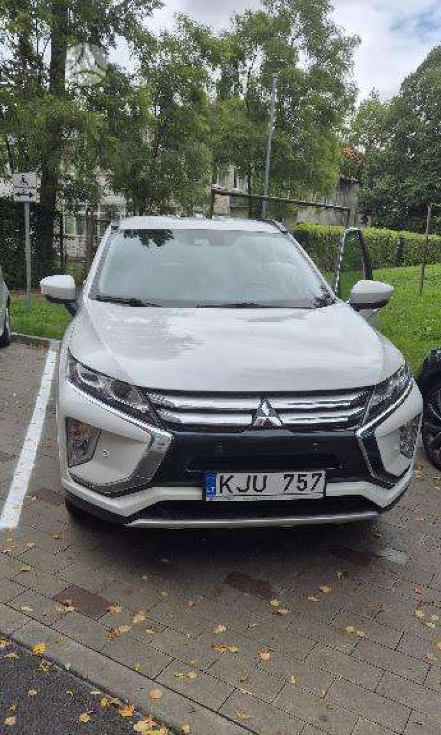 White Mitsubishi Eclipse Cross 2018 in Klaipeda, with an engine capacity of 1.50 L and mileage of 36 thousand km for 17100 €, photo 4 on AUTOMOTO.COM.LV