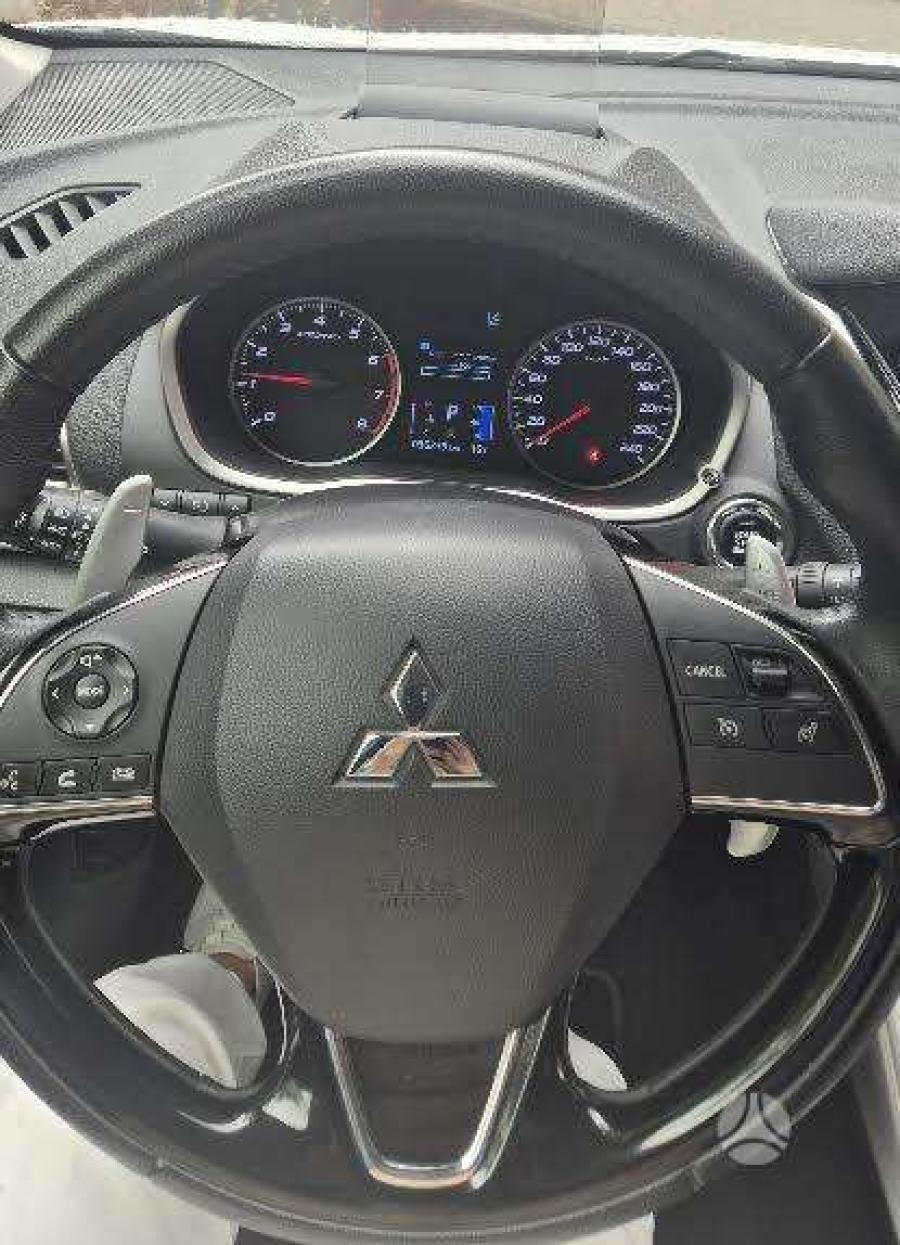 White Mitsubishi Eclipse Cross 2018 in Klaipeda, with an engine capacity of 1.50 L and mileage of 36 thousand km for 17100 €, photo 5 on AUTOMOTO.COM.LV