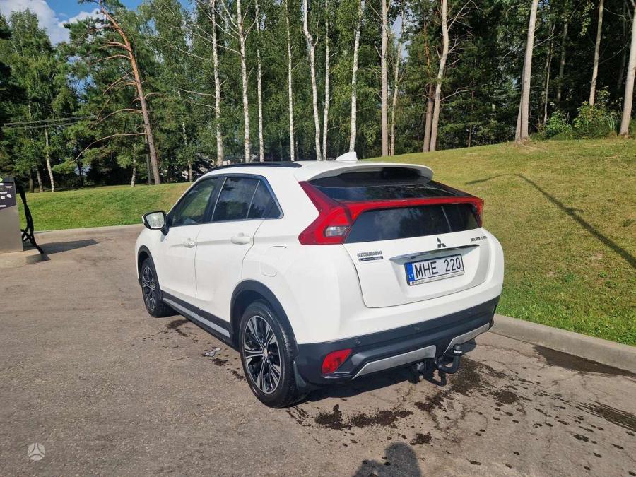 Balts Mitsubishi Eclipse Cross 2019 Utena, ar dzinēja tilpumu 1.50 L un nobraukumu 143 tūkst. km par 14500 €, foto 3 vietnē AUTOMOTO.COM.LV