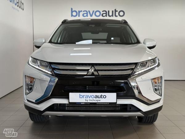 White Mitsubishi Eclipse Cross 2020 in Vilnius, with an engine capacity of 1.50 L and mileage of 28 thousand km for 18500 €, photo 2 on AUTOMOTO.COM.LV