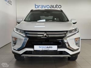 White Mitsubishi Eclipse Cross 2020 in Vilnius, with an engine capacity of 1.50 L and mileage of 28 thousand km for 18500 €, photo 3 on AUTOMOTO.COM.LV