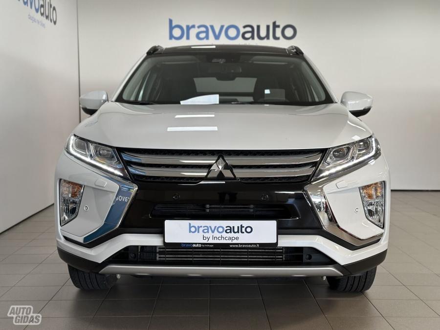White Mitsubishi Eclipse Cross 2020 in Vilnius, with an engine capacity of 1.50 L and mileage of 28 thousand km for 18500 €, photo 3 on AUTOMOTO.COM.LV