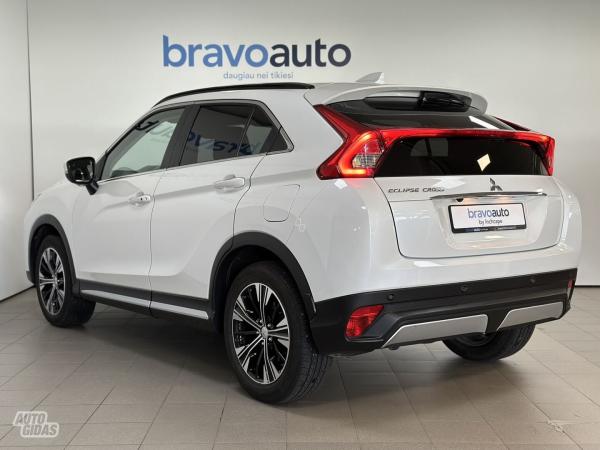 White Mitsubishi Eclipse Cross 2020 in Vilnius, with an engine capacity of 1.50 L and mileage of 28 thousand km for 18500 €, photo 4 on AUTOMOTO.COM.LV