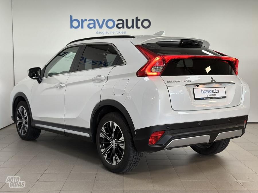 White Mitsubishi Eclipse Cross 2020 in Vilnius, with an engine capacity of 1.50 L and mileage of 28 thousand km for 18500 €, photo 5 on AUTOMOTO.COM.LV