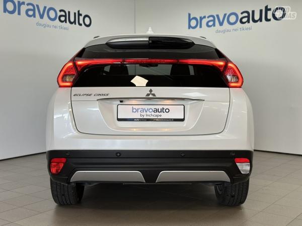 White Mitsubishi Eclipse Cross 2020 in Vilnius, with an engine capacity of 1.50 L and mileage of 28 thousand km for 18500 €, photo 5 on AUTOMOTO.COM.LV
