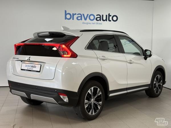 White Mitsubishi Eclipse Cross 2020 in Vilnius, with an engine capacity of 1.50 L and mileage of 28 thousand km for 18500 €, photo 6 on AUTOMOTO.COM.LV