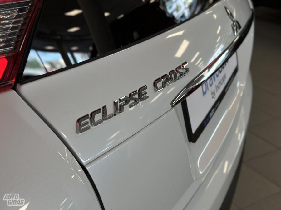 White Mitsubishi Eclipse Cross 2020 in Vilnius, with an engine capacity of 1.50 L and mileage of 28 thousand km for 18500 €, photo 8 on AUTOMOTO.COM.LV