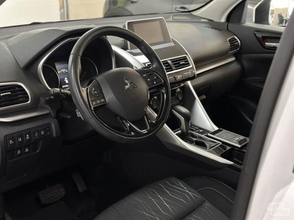 White Mitsubishi Eclipse Cross 2020 in Vilnius, with an engine capacity of 1.50 L and mileage of 28 thousand km for 18500 €, photo 10 on AUTOMOTO.COM.LV