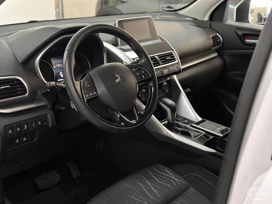 White Mitsubishi Eclipse Cross 2020 in Vilnius, with an engine capacity of 1.50 L and mileage of 28 thousand km for 18500 €, photo 11 on AUTOMOTO.COM.LV