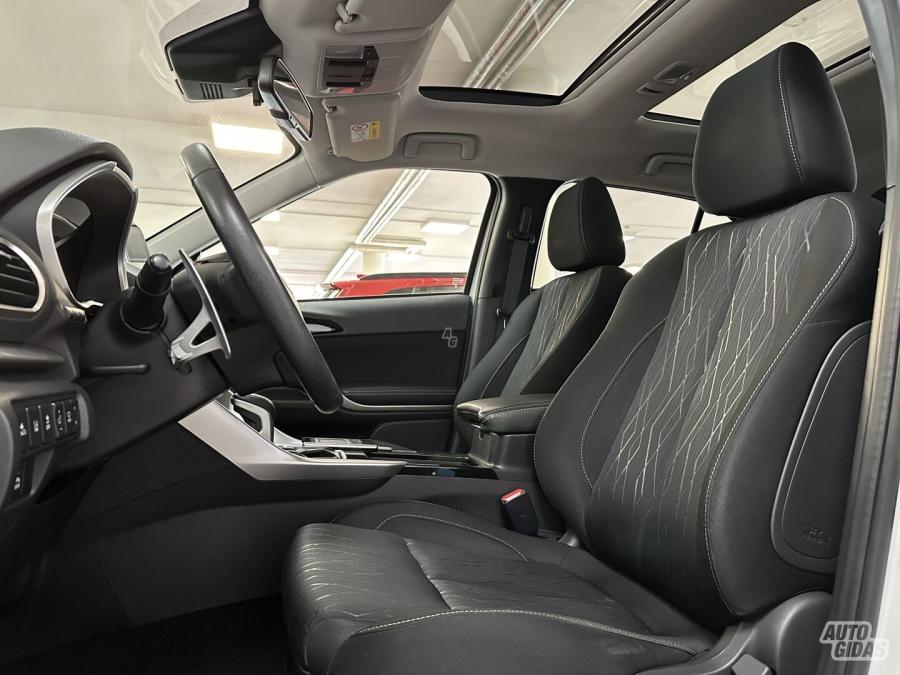 White Mitsubishi Eclipse Cross 2020 in Vilnius, with an engine capacity of 1.50 L and mileage of 28 thousand km for 18500 €, photo 13 on AUTOMOTO.COM.LV