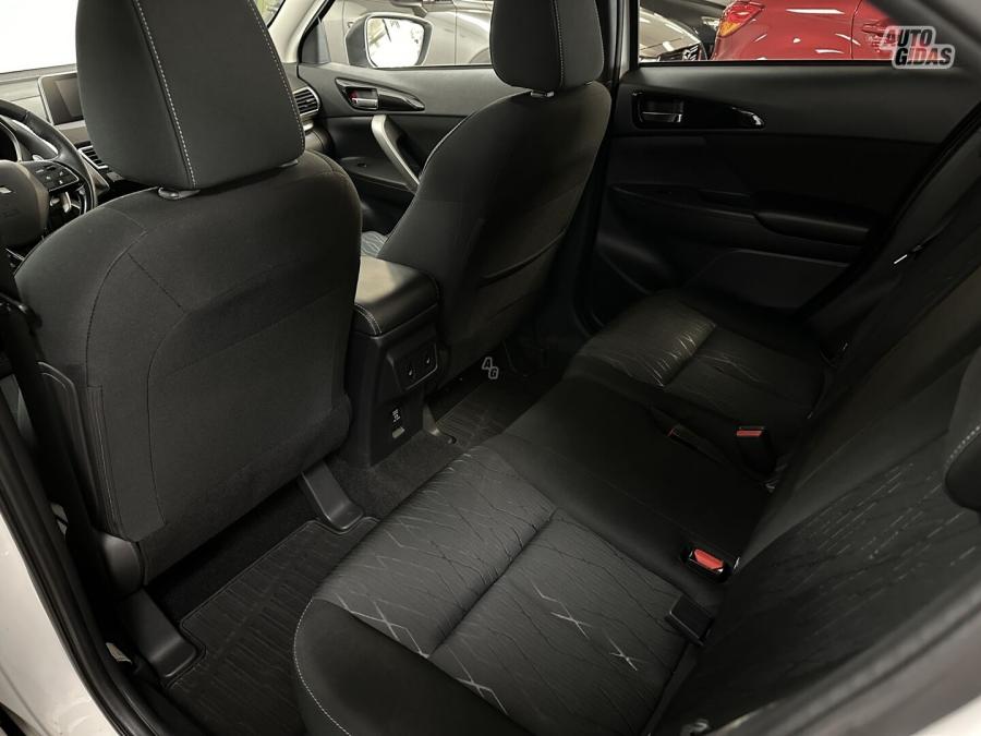 White Mitsubishi Eclipse Cross 2020 in Vilnius, with an engine capacity of 1.50 L and mileage of 28 thousand km for 18500 €, photo 15 on AUTOMOTO.COM.LV