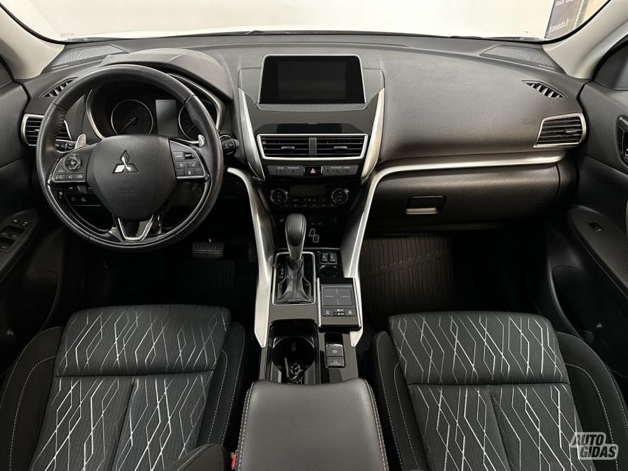 White Mitsubishi Eclipse Cross 2020 in Vilnius, with an engine capacity of 1.50 L and mileage of 28 thousand km for 18500 €, photo 17 on AUTOMOTO.COM.LV