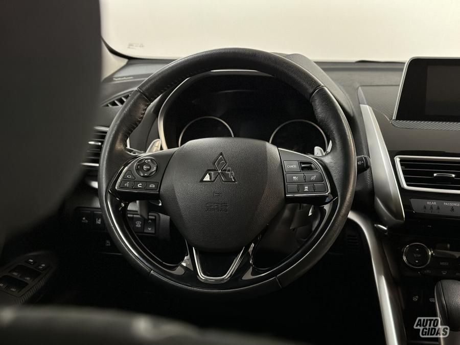 White Mitsubishi Eclipse Cross 2020 in Vilnius, with an engine capacity of 1.50 L and mileage of 28 thousand km for 18500 €, photo 18 on AUTOMOTO.COM.LV