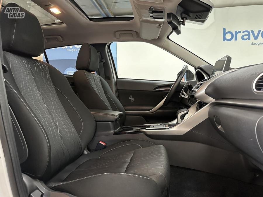 White Mitsubishi Eclipse Cross 2020 in Vilnius, with an engine capacity of 1.50 L and mileage of 28 thousand km for 18500 €, photo 19 on AUTOMOTO.COM.LV