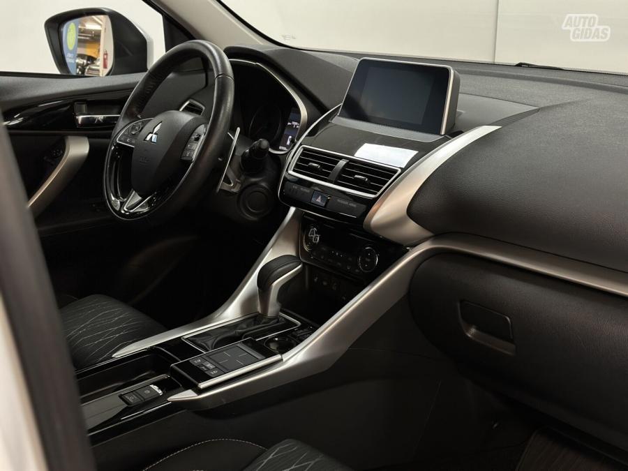 White Mitsubishi Eclipse Cross 2020 in Vilnius, with an engine capacity of 1.50 L and mileage of 28 thousand km for 18500 €, photo 20 on AUTOMOTO.COM.LV