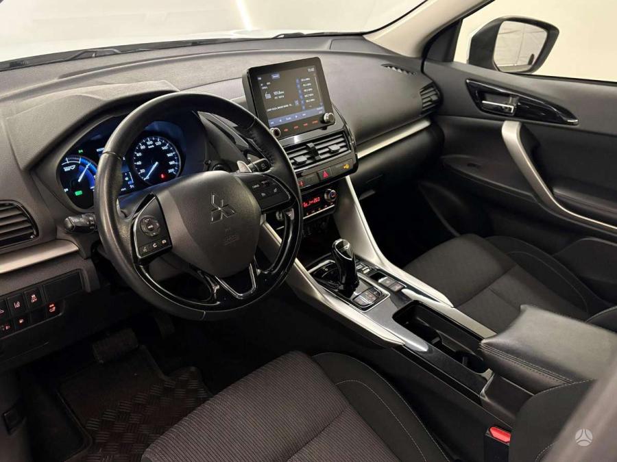 Balts Mitsubishi Eclipse Cross 2021 Marijampole, ar dzinēja tilpumu 2.36 L un nobraukumu 121 tūkst. km par 14999 €, foto 2 vietnē AUTOMOTO.COM.LV