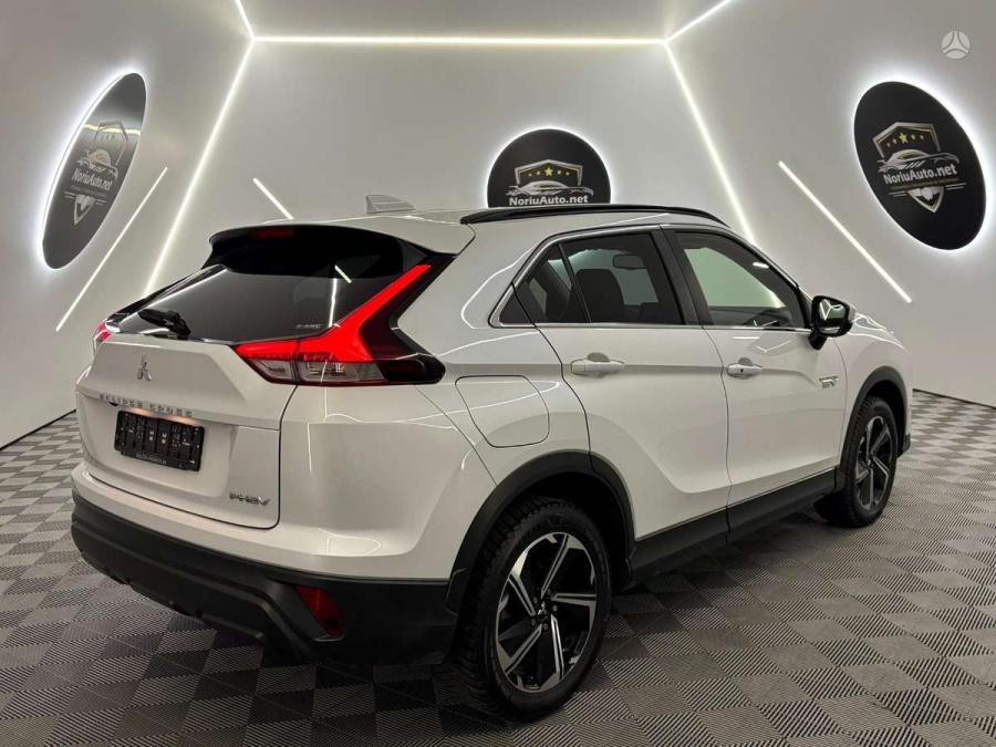 Balts Mitsubishi Eclipse Cross 2021 Marijampole, ar dzinēja tilpumu 2.36 L un nobraukumu 121 tūkst. km par 14999 €, foto 24 vietnē AUTOMOTO.COM.LV