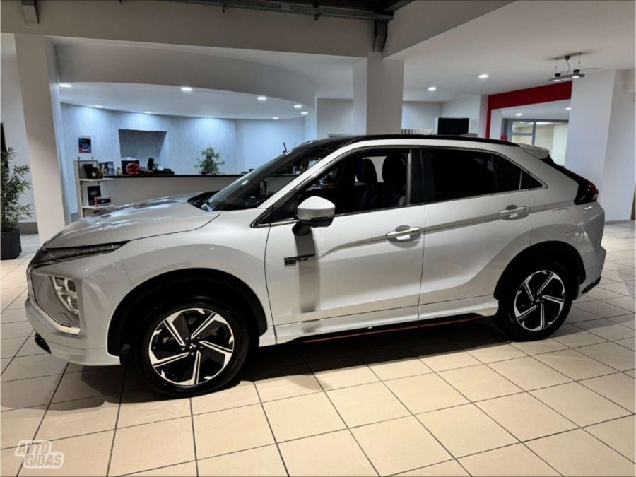 White Mitsubishi Eclipse Cross 2021 in Kaunas, with an engine capacity of 2.40 L and mileage of 44 thousand km for 26417 €, photo 2 on AUTOMOTO.COM.LV