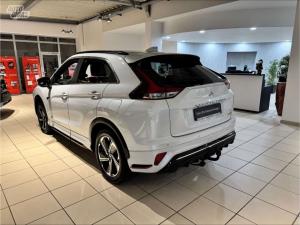 White Mitsubishi Eclipse Cross 2021 in Kaunas, with an engine capacity of 2.40 L and mileage of 44 thousand km for 26417 €, photo 3 on AUTOMOTO.COM.LV