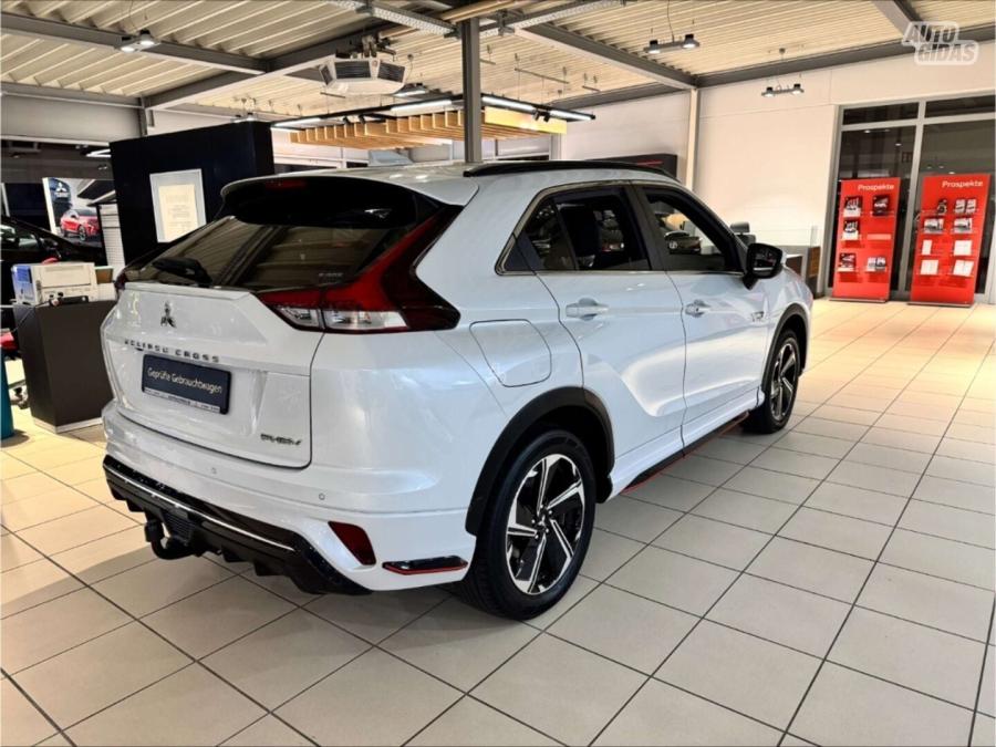 White Mitsubishi Eclipse Cross 2021 in Kaunas, with an engine capacity of 2.40 L and mileage of 44 thousand km for 26417 €, photo 4 on AUTOMOTO.COM.LV