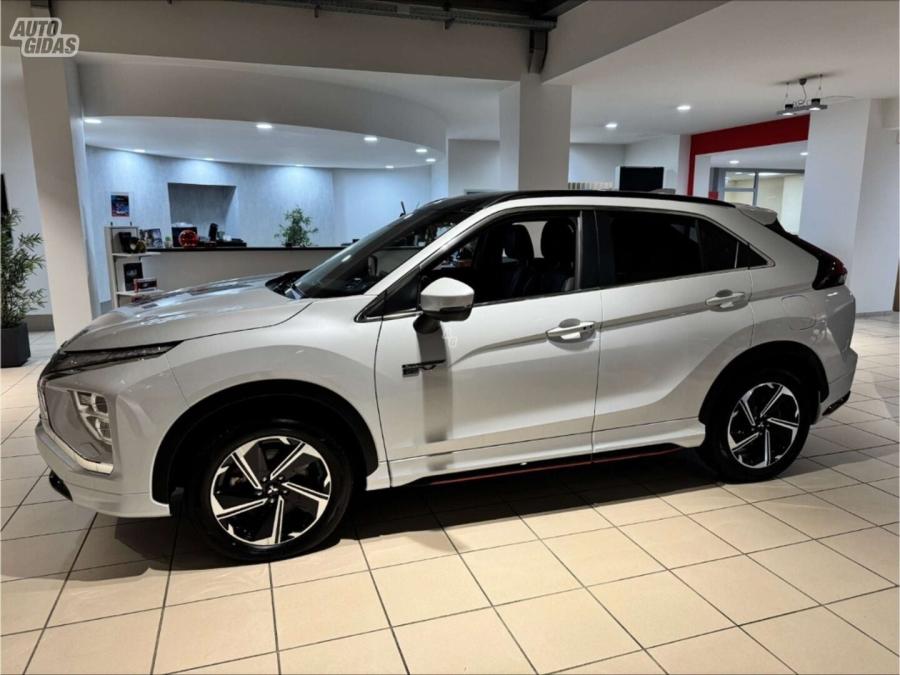 White Mitsubishi Eclipse Cross 2021 in Kaunas, with an engine capacity of 2.40 L and mileage of 44 thousand km for 26417 €, photo 6 on AUTOMOTO.COM.LV